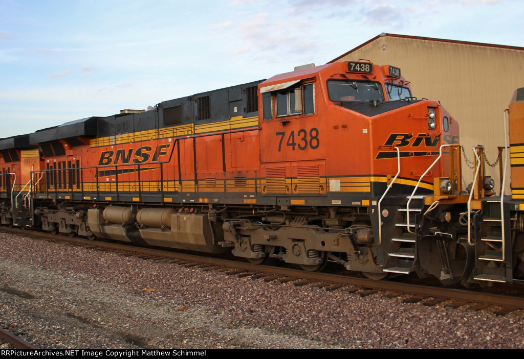 BNSF 7438